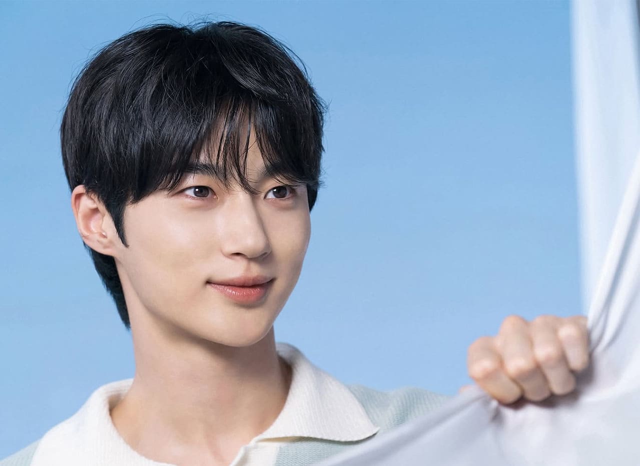 Byun Woo-seok Captivates Fans With His Dimpled Smile and Pure Visuals