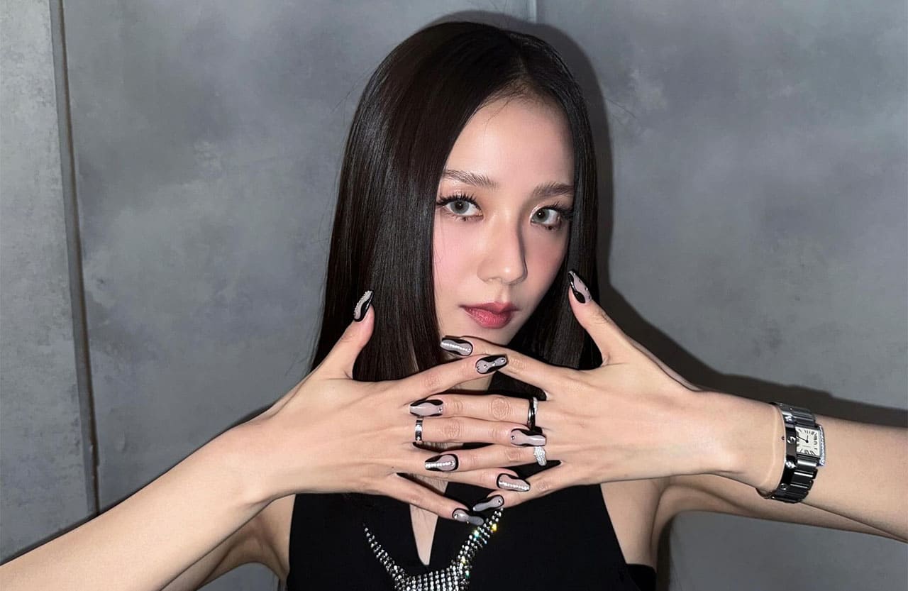 BLACKPINK’s Jisoo Releases First Mini-Album ‘AMORTAGE’ – Fans Call It "The Best Valentine’s Gift"