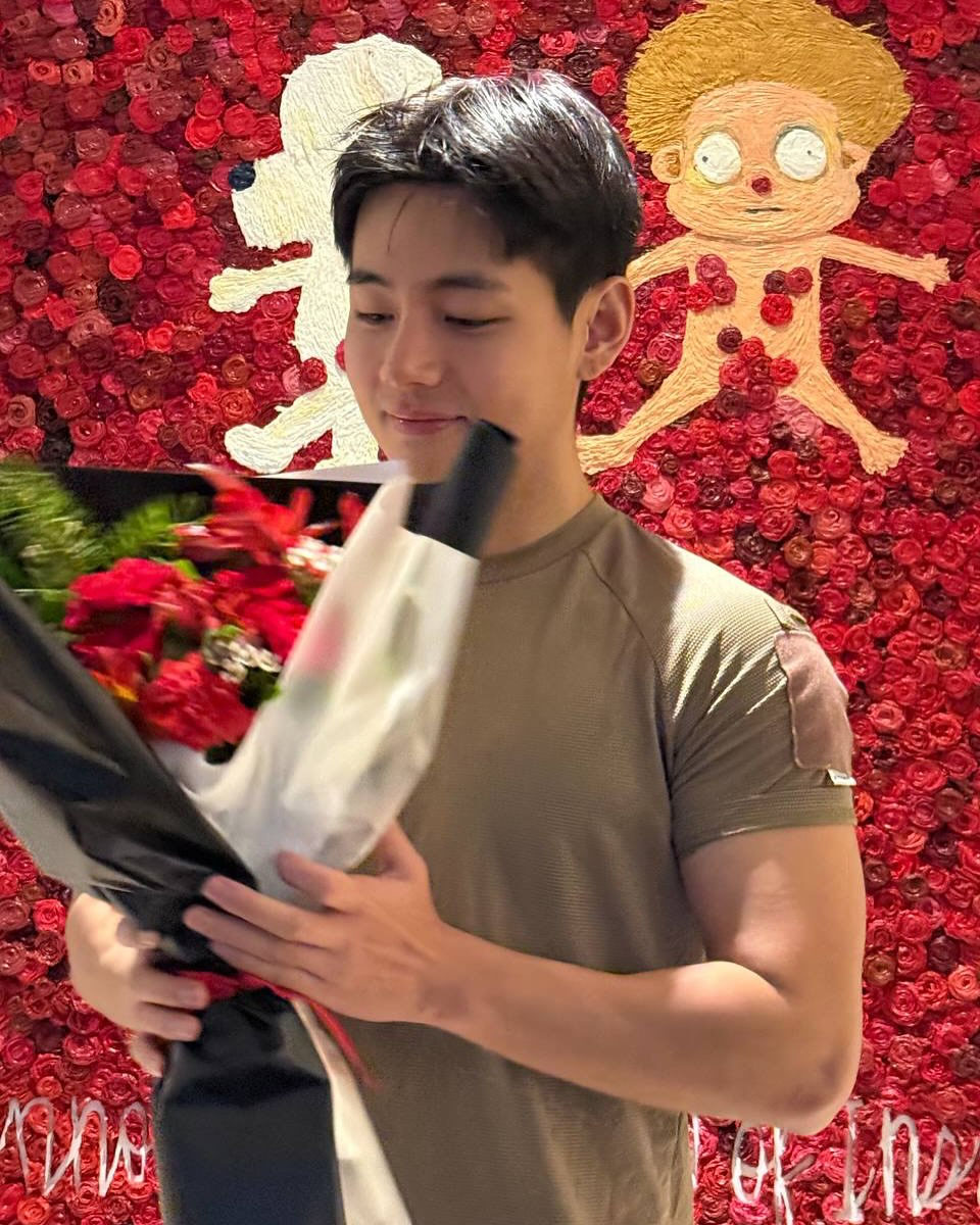 BTS V Shows Off Bulked-Up Physique During Military Service