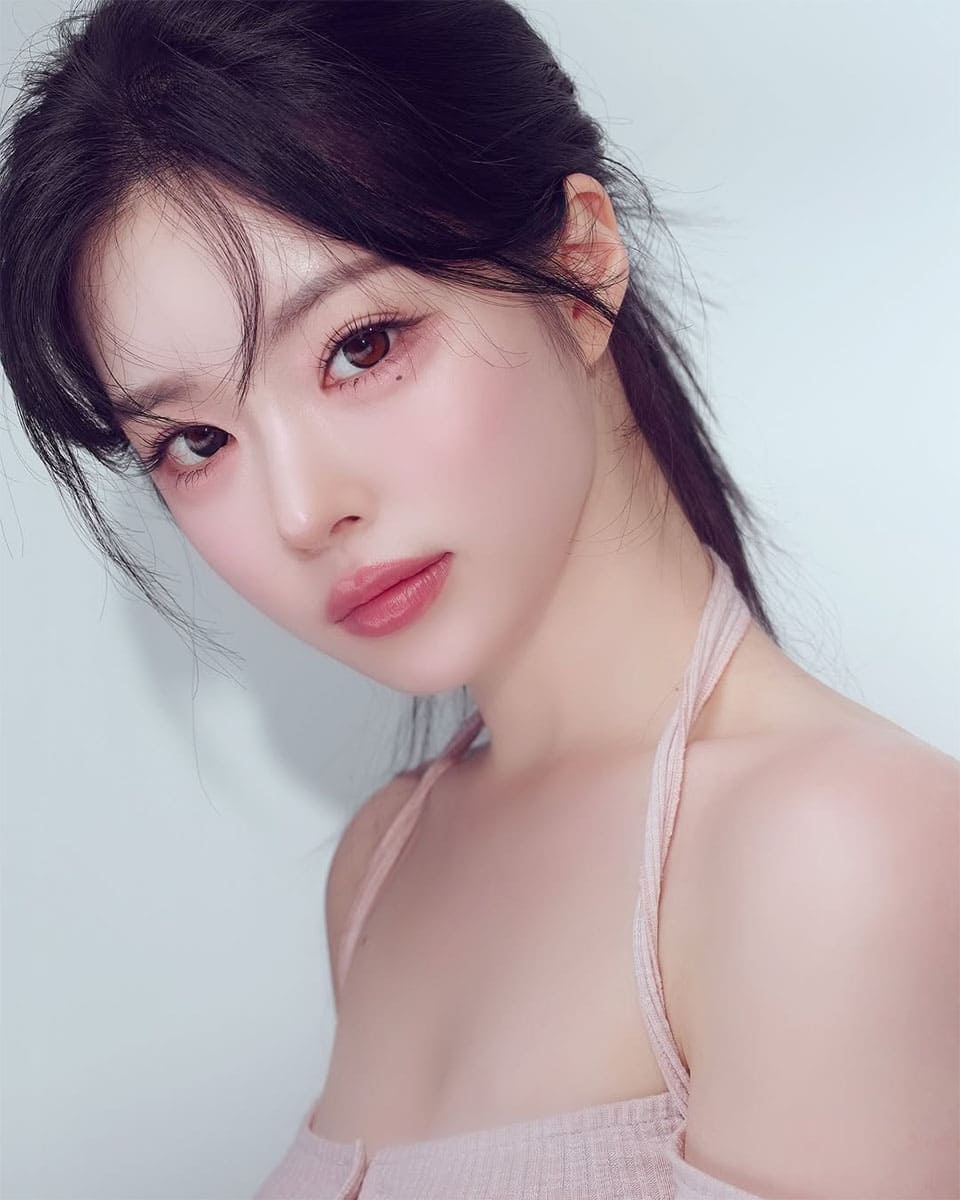 Yoo Hye-won Stuns with Youthful Beauty Amid Dating Rumors with Seungri and Heo Ung