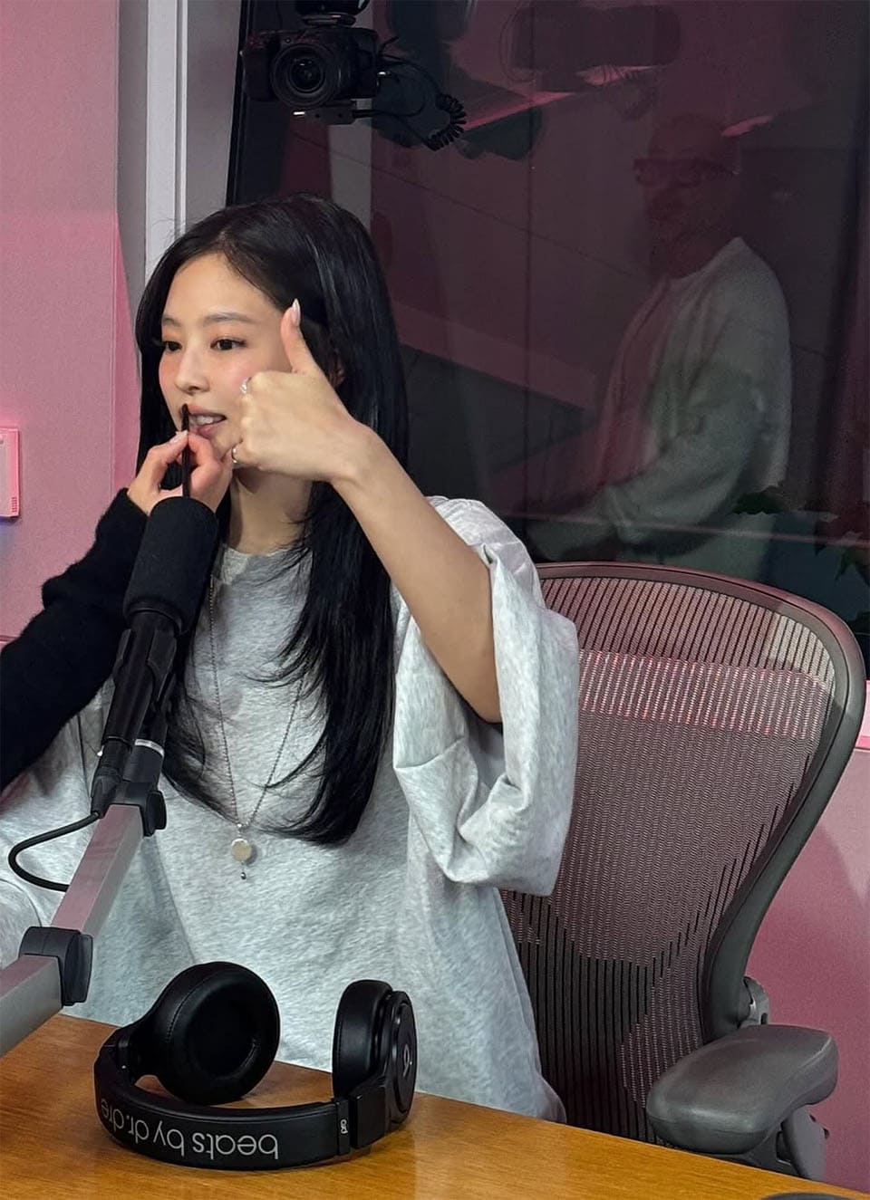 Jennie Appears on Apple Music’s ‘The Zane Lowe Show’ – Radiates Charm ...