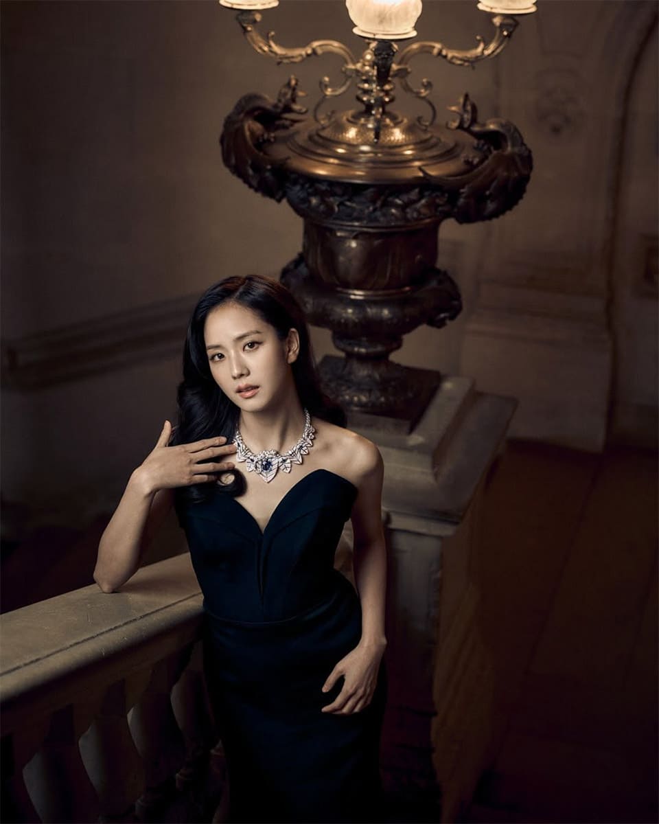 BLACKPINK Jisoo’s Breathtaking Elegance at the Louvre Leaves Fans in Awe