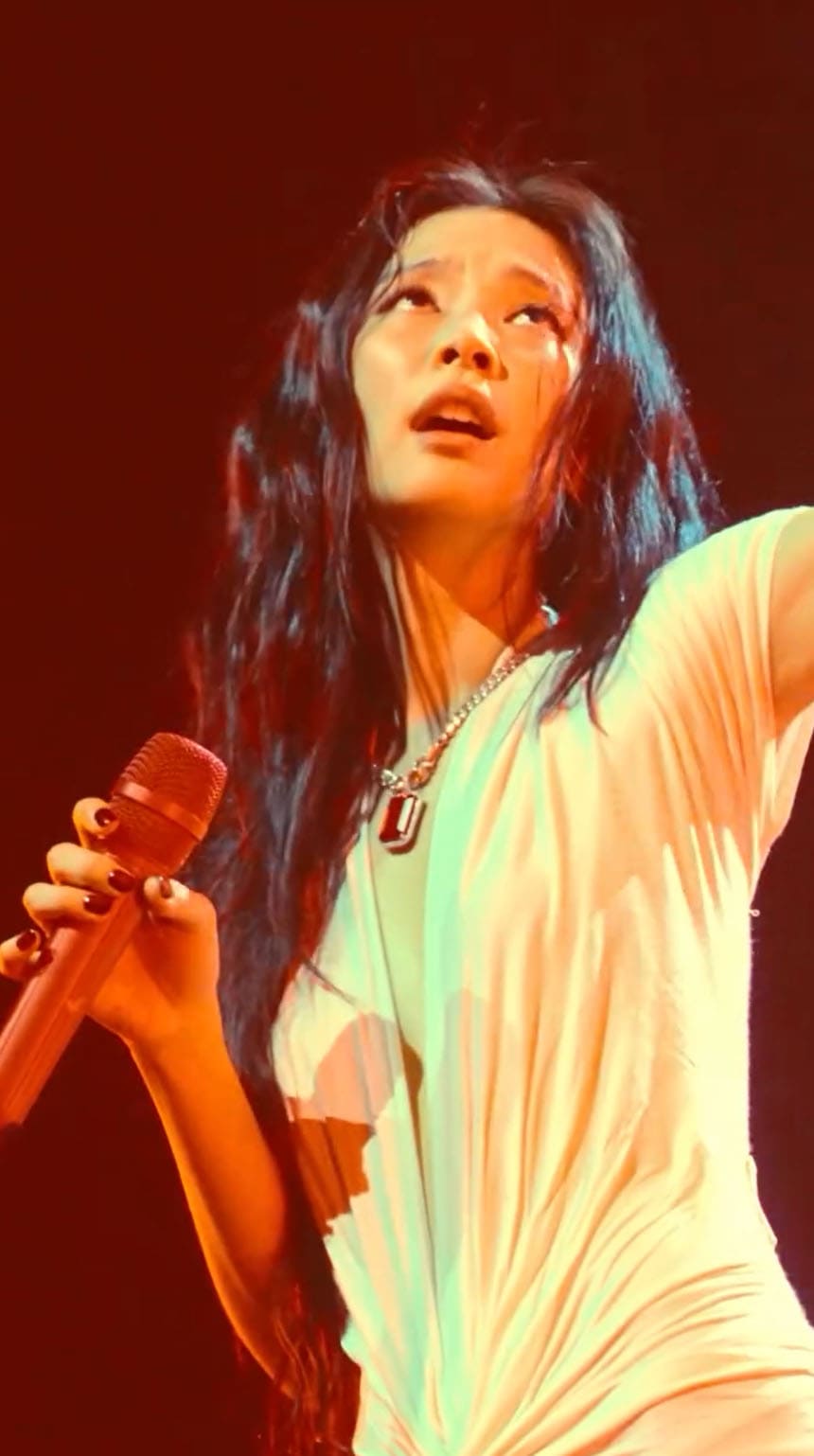 BLACKPINK Jennie’s Bold Stage Styling & Performance!