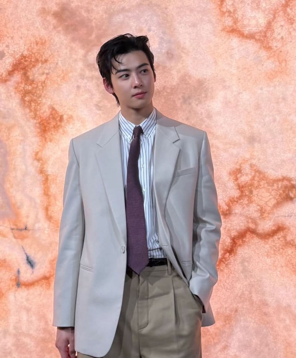 Cha Eun-woo Stuns in Elegant Suit, Captivating Fans with His Sculpted ...