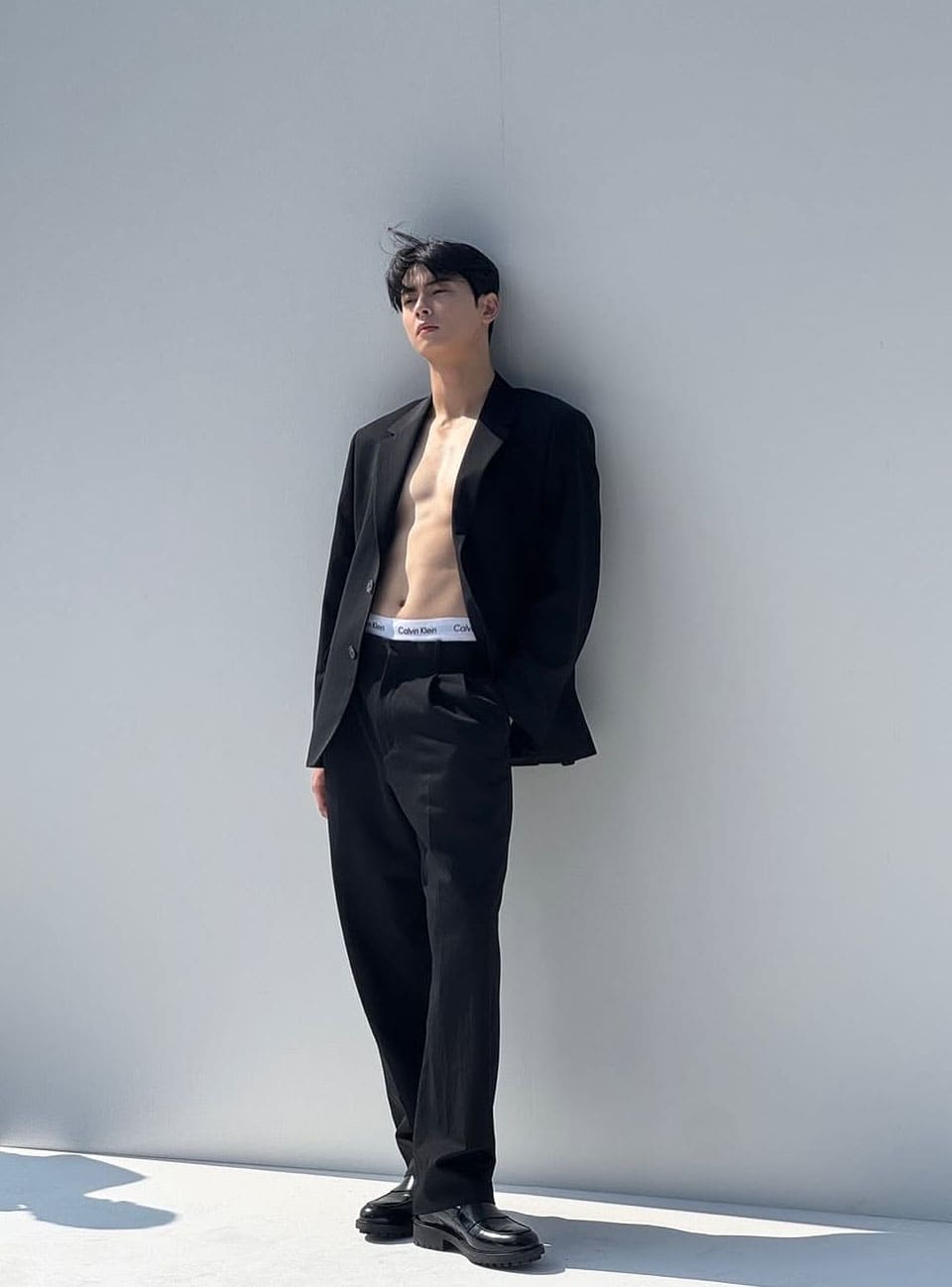 Cha Eun-woo Transforms from 'Face Genius' to 'Abs Genius'!