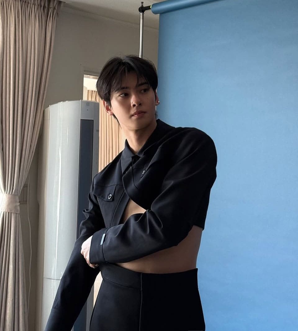 Cha Eun-woo, a Secret Prankster? Behind-the-Scenes Cuts Reveal His Playful Side!