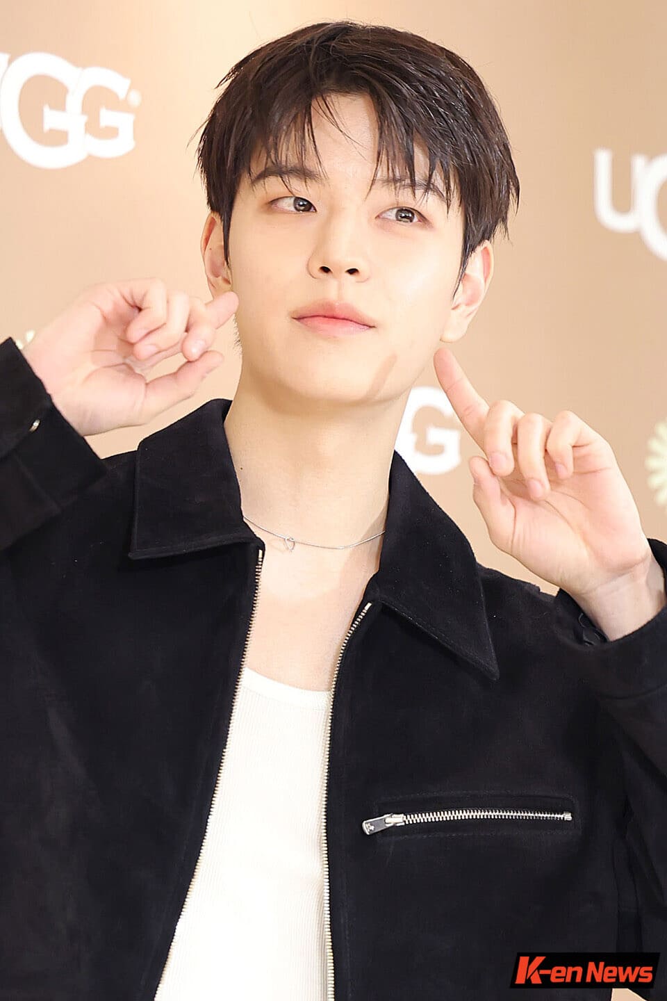 Stray Kids’ Seungmin Turns Heads in Chic Black at UGG Flagship Event