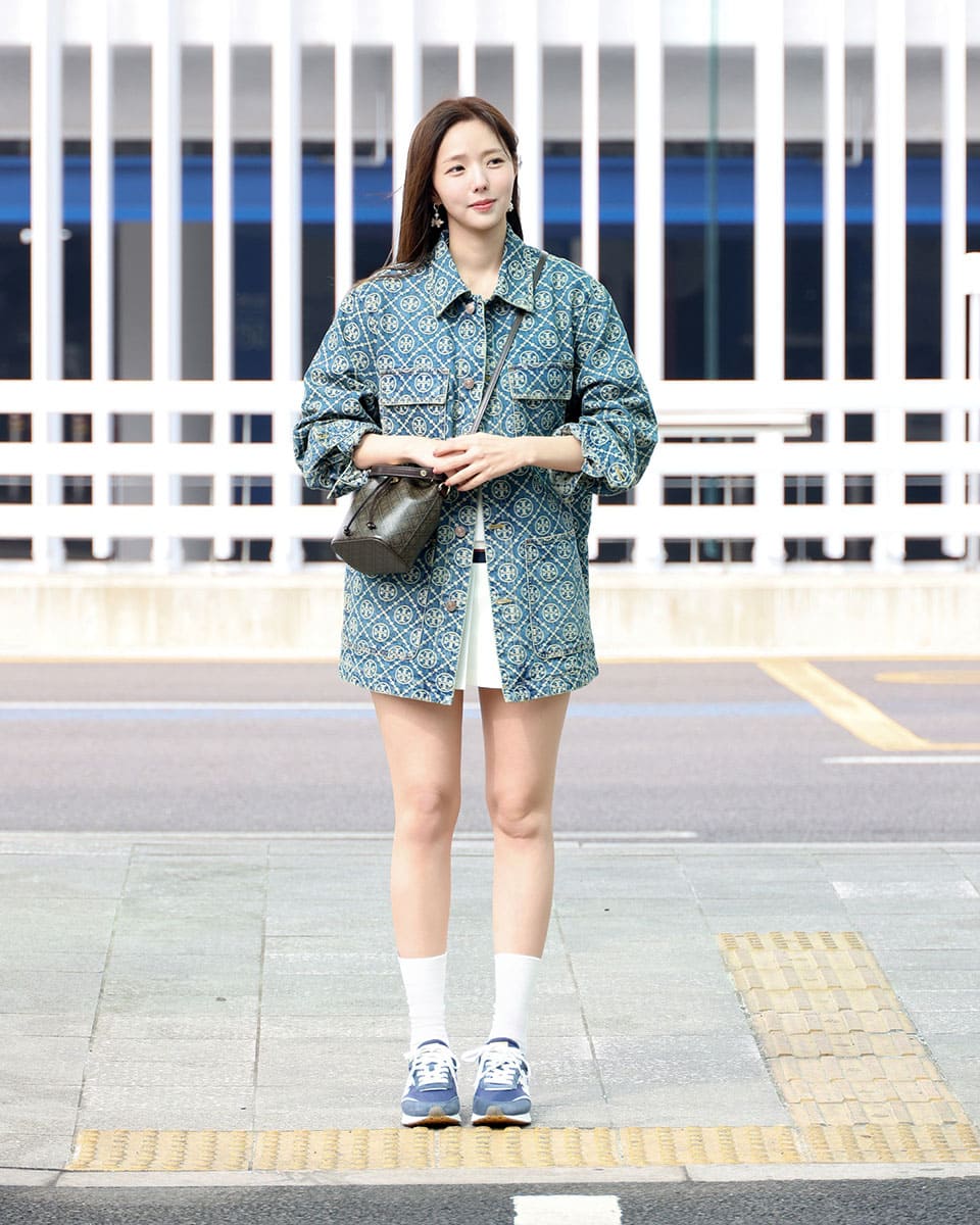 Chae Soo-bin Turns Heads with Sporty and Lovely Airport Look
