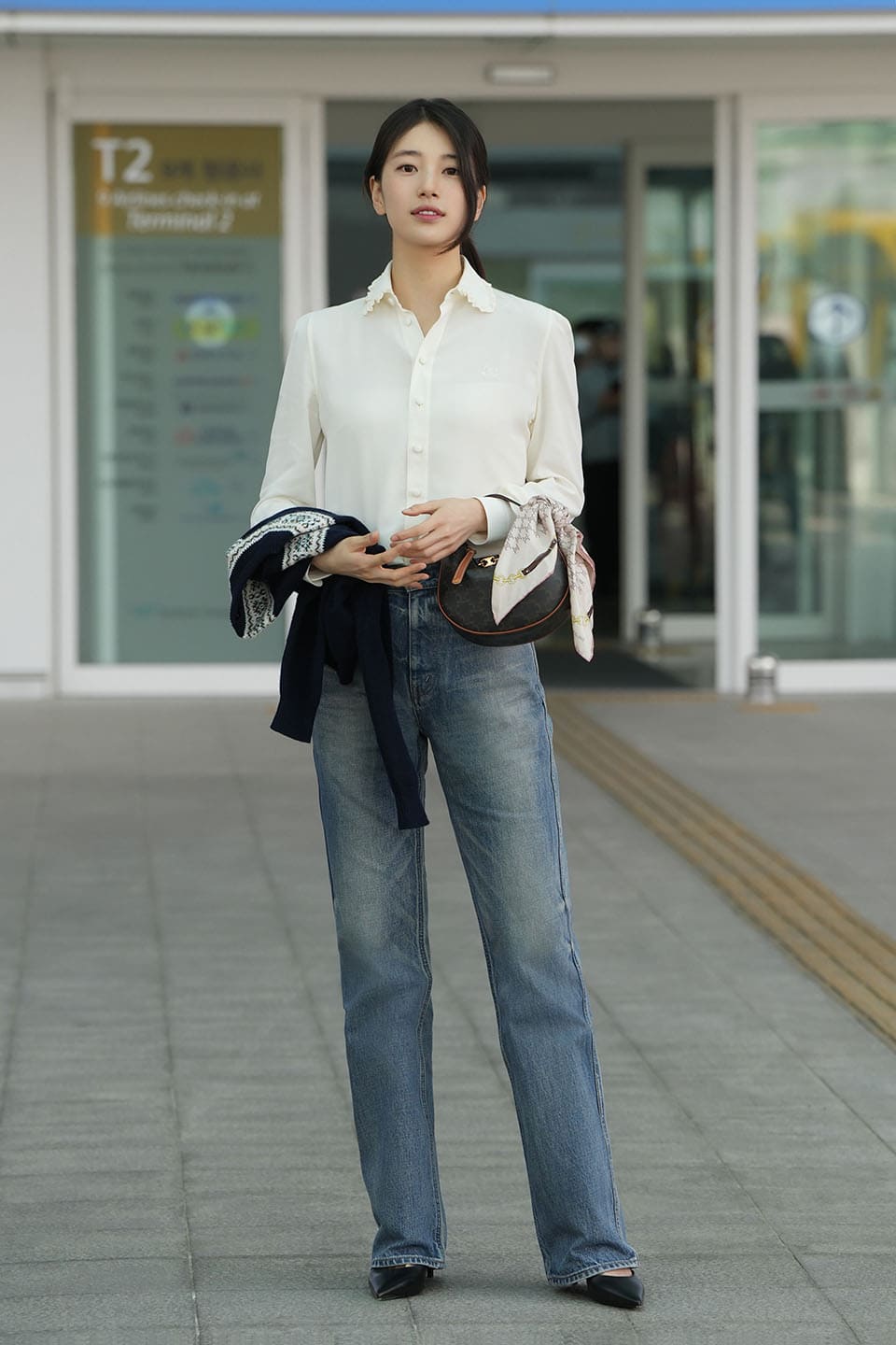 Suzy Glows with Spring-Inspired Airport Look
