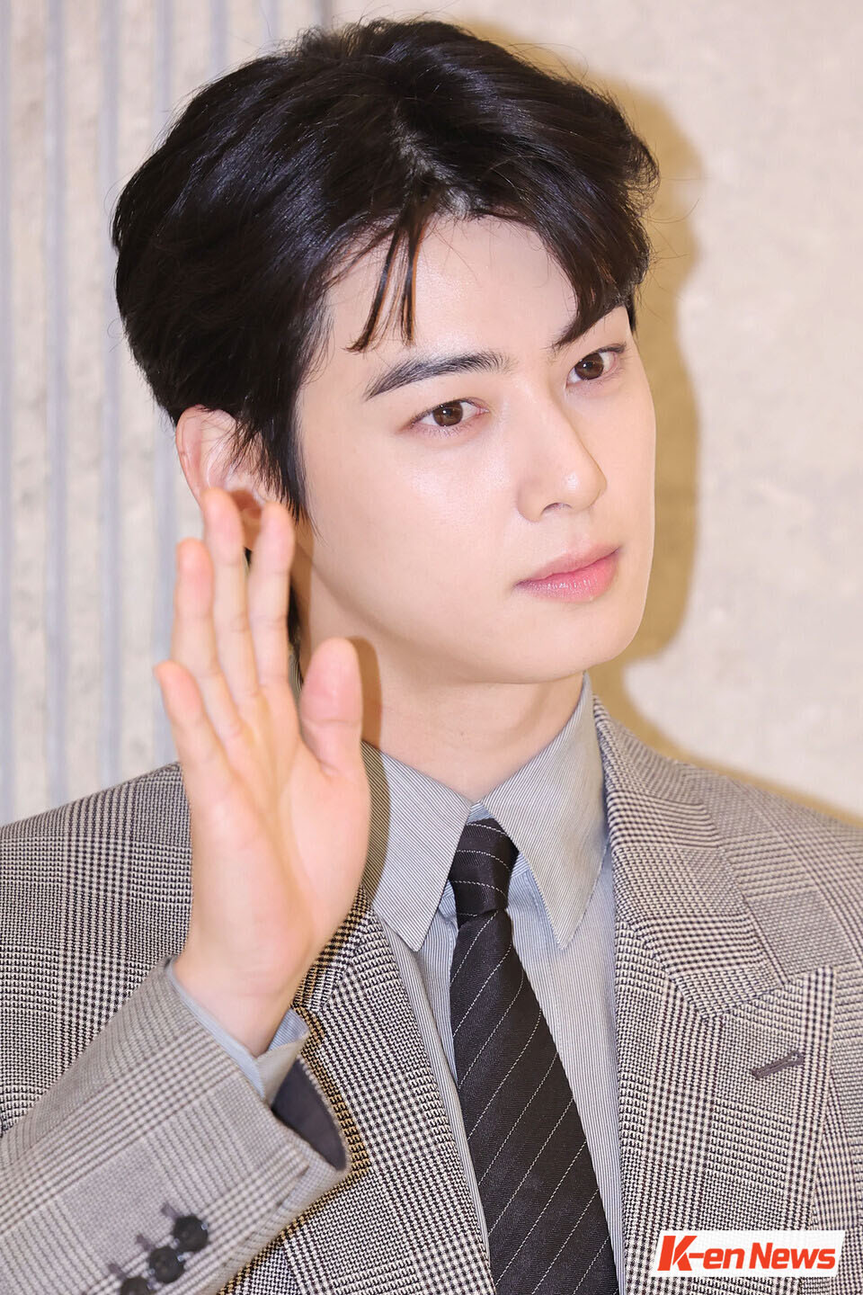 Cha Eun-woo Blends Sculpture-Like Visuals with Timeless Suiting at ...