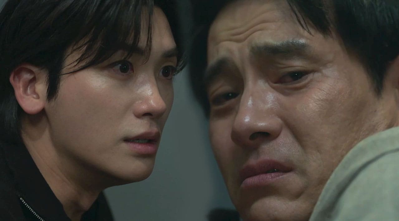 'Buried Hearts' delivers shocking twist as Lee Hae-young saves Park Hyung-sik