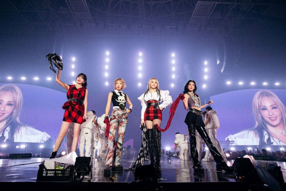 2NE1 Wraps Up 'WELCOME BACK' Tour with 220,000 Fans Across 12 Cities