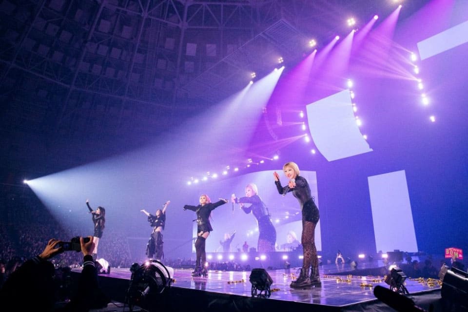 2NE1 Wraps Up 'WELCOME BACK' Tour with 220,000 Fans Across 12 Cities