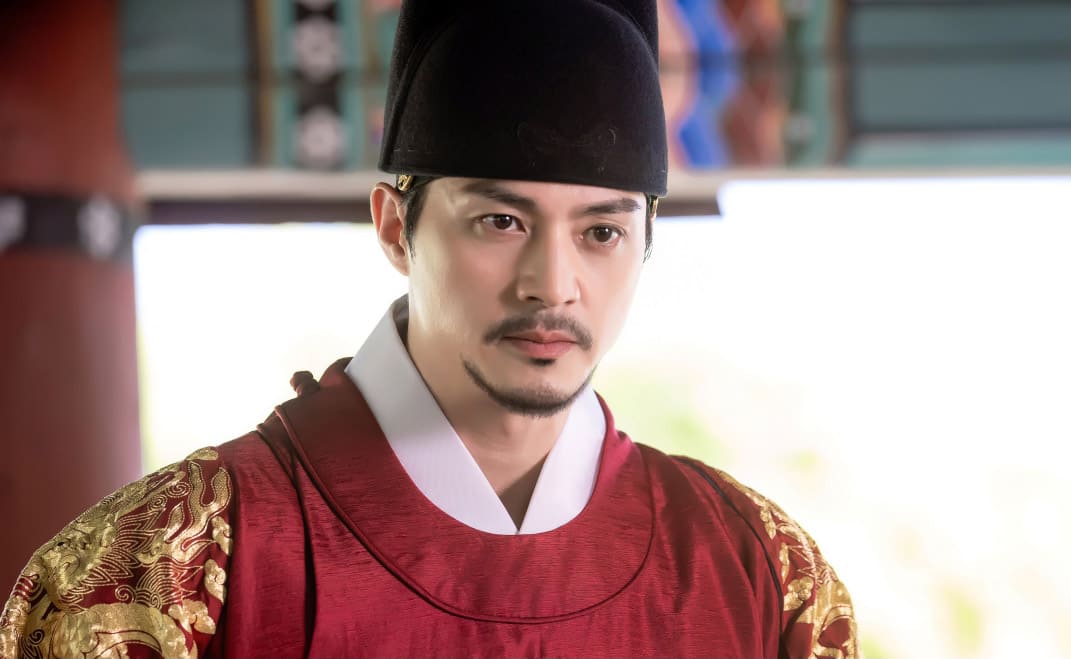 Kim Ji-hoon Transforms Into a Charismatic King in New Drama 'The Haunted Palace'