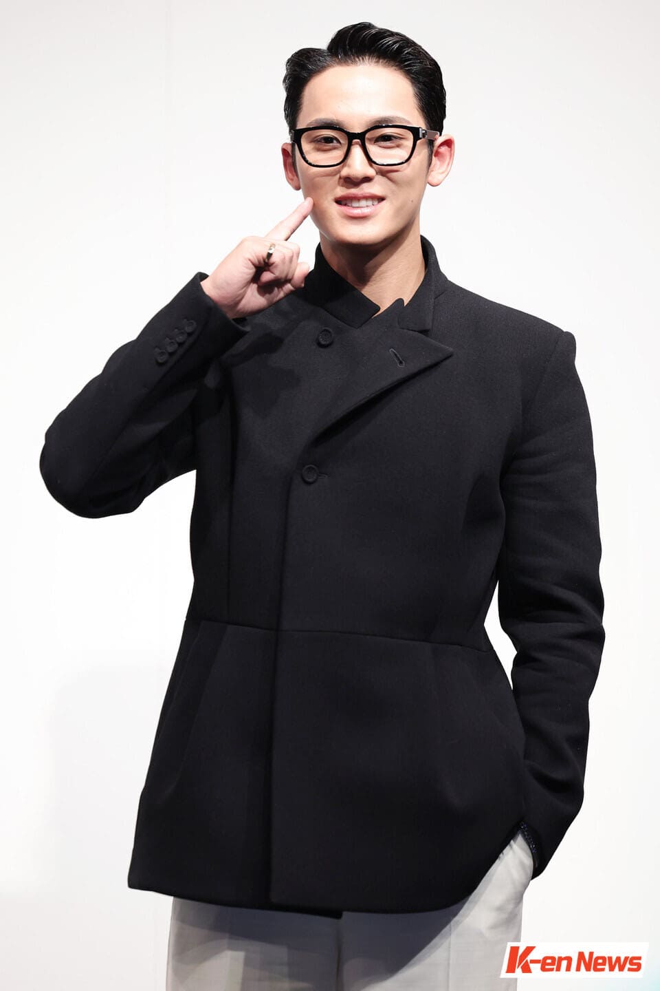 SEVENTEEN’s Mingyu Melts Hearts in Black Suit with Adorable Cheek Pose