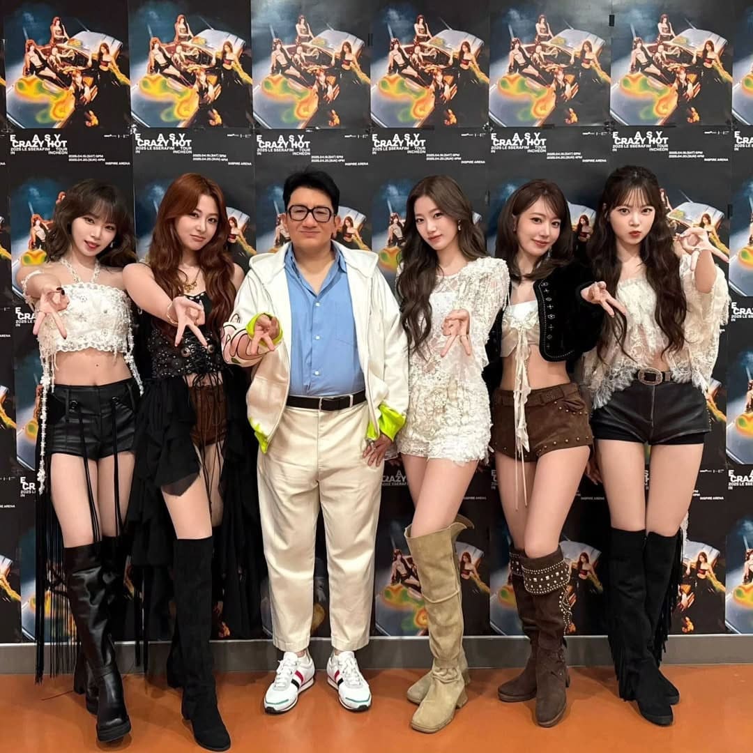 Bang Si-hyuk Shows Off Slimmed-Down Look at LE SSERAFIM Concert