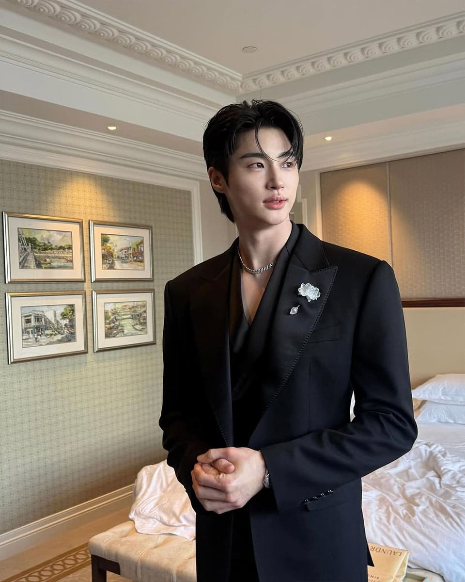 Byeon Woo-seok Turns Heads—One Tilt, One Suit, Endless Charisma