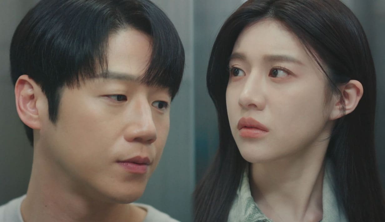 Confession Instead of a Gift: Go Youn-jung Shakes Jung Jun-won's Heart in 'Resident Playbook'