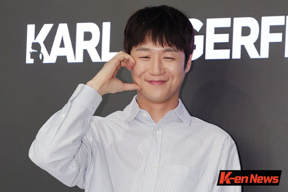 Is That Really Goo Dowon? Jung Jun-won Steals the Show with His Charming Visuals