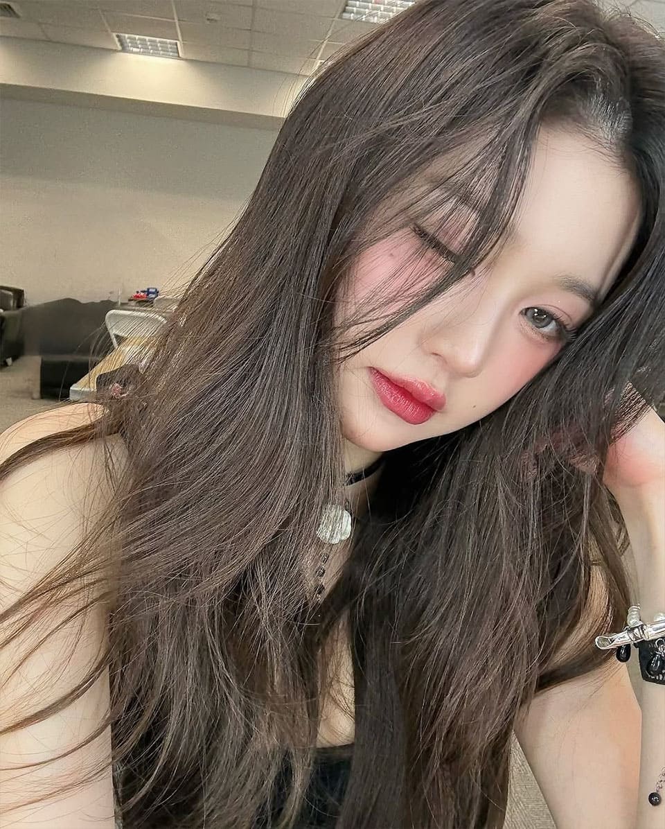 IVE Jang Won-young Stuns with Floral-Inspired Look and Effortless Charm