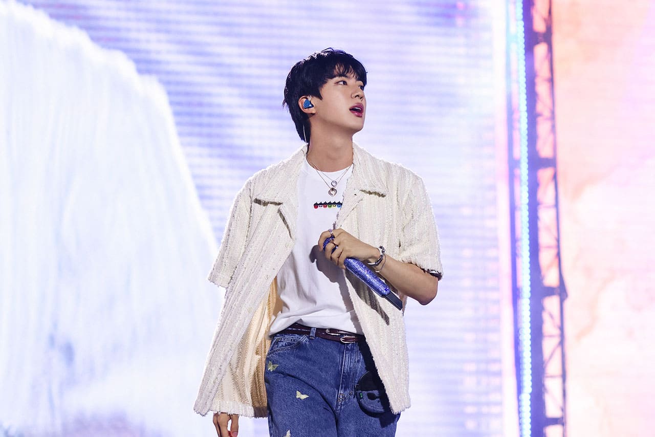 “BTS Reunited in Full Force”—j-hope Shakes Up the Sky in Goyang