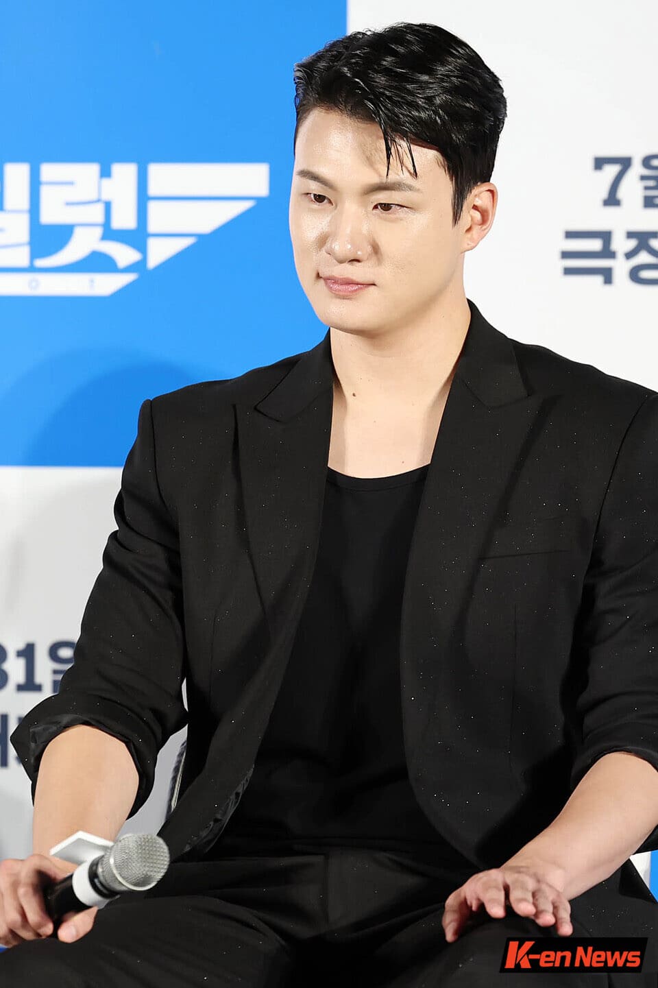 Shin Seung-ho Exempted from Military Duty Due to Knee Injury Surgery