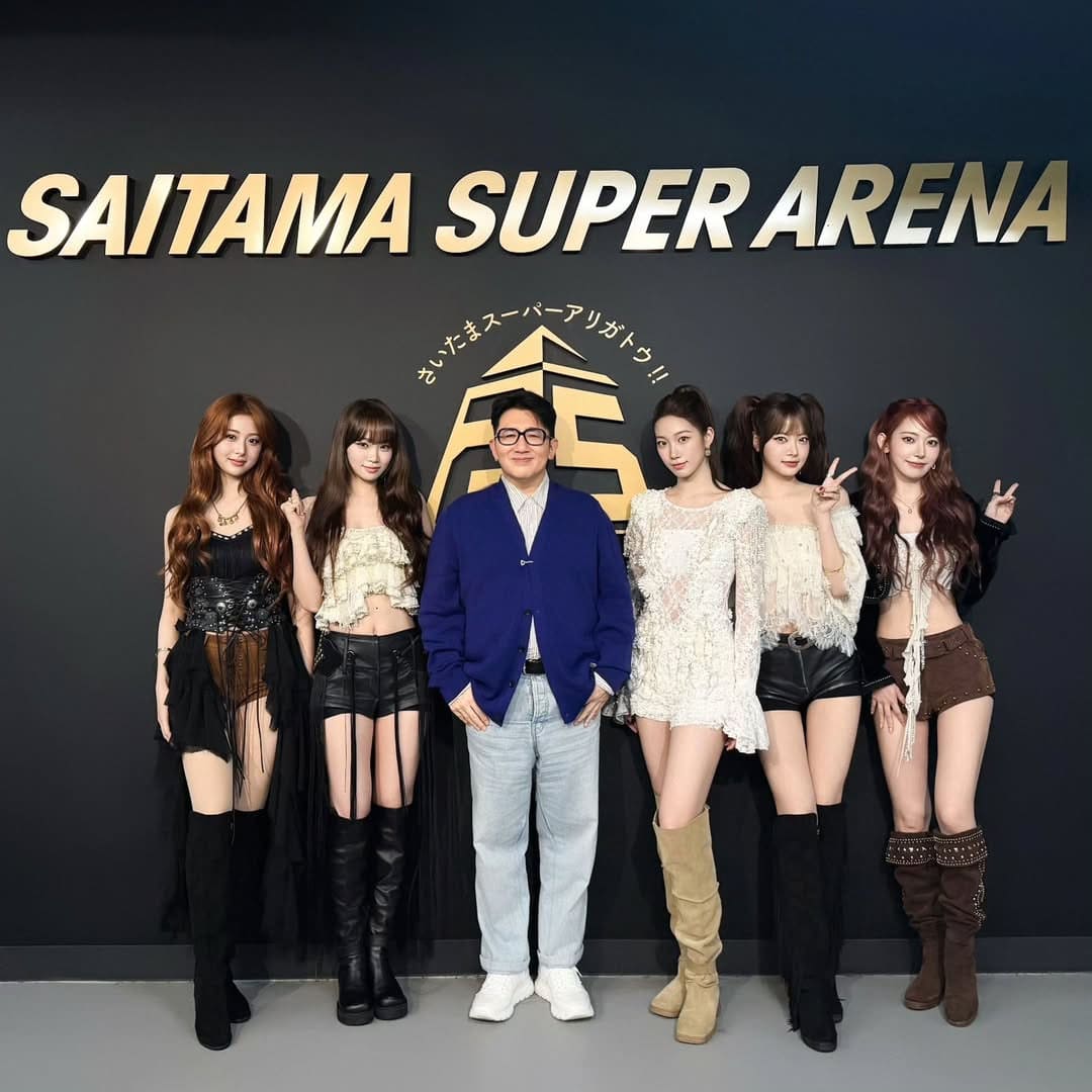 Bang Si-hyuk Stuns with Slimmer Figure in New Photo with LE SSERAFIM