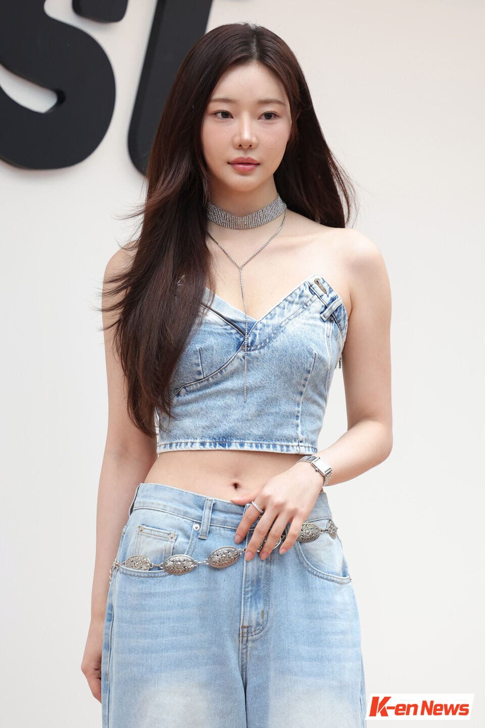 Lee Si-an Stuns with Goddess Aura