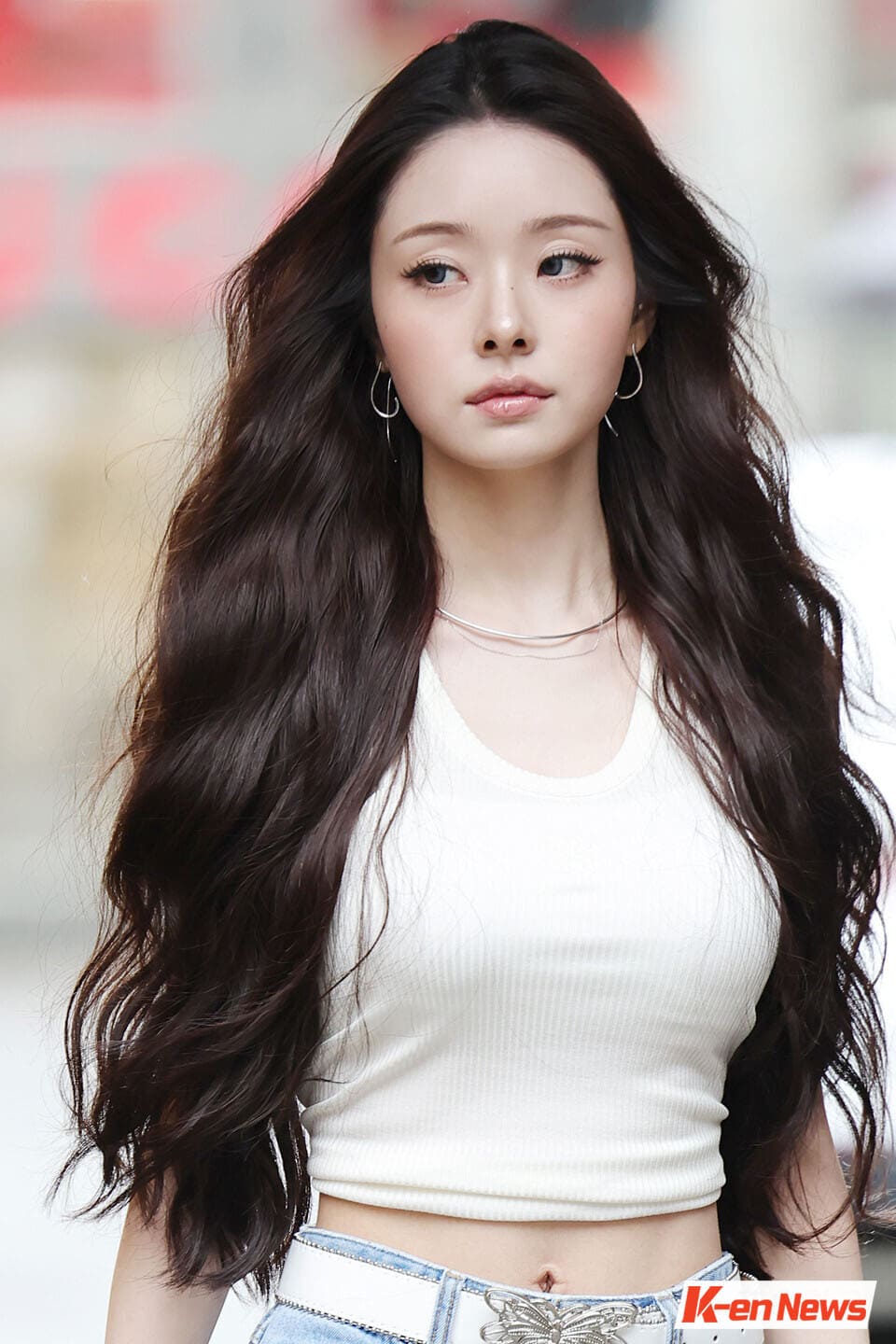 FreeZia Turns Heads with Effortless Beauty