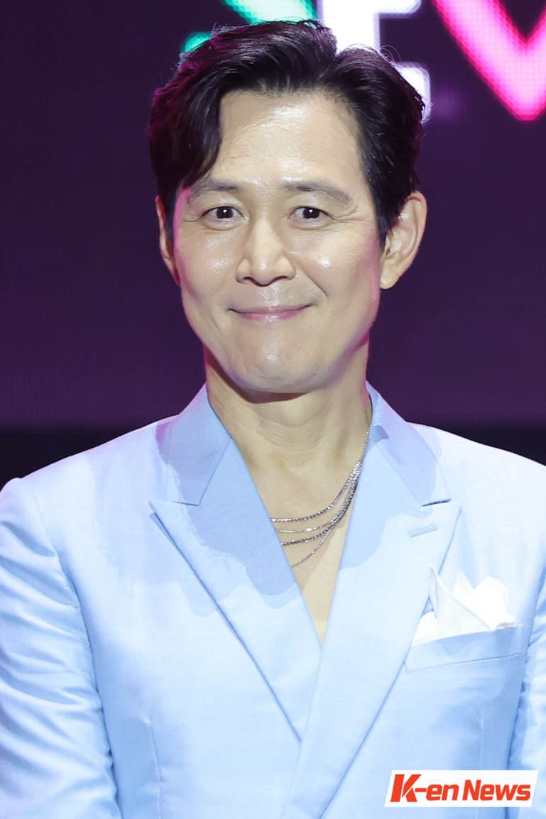 Lee Jung-jae Earns Global Praise for Acting in Squid Game 3 Finale