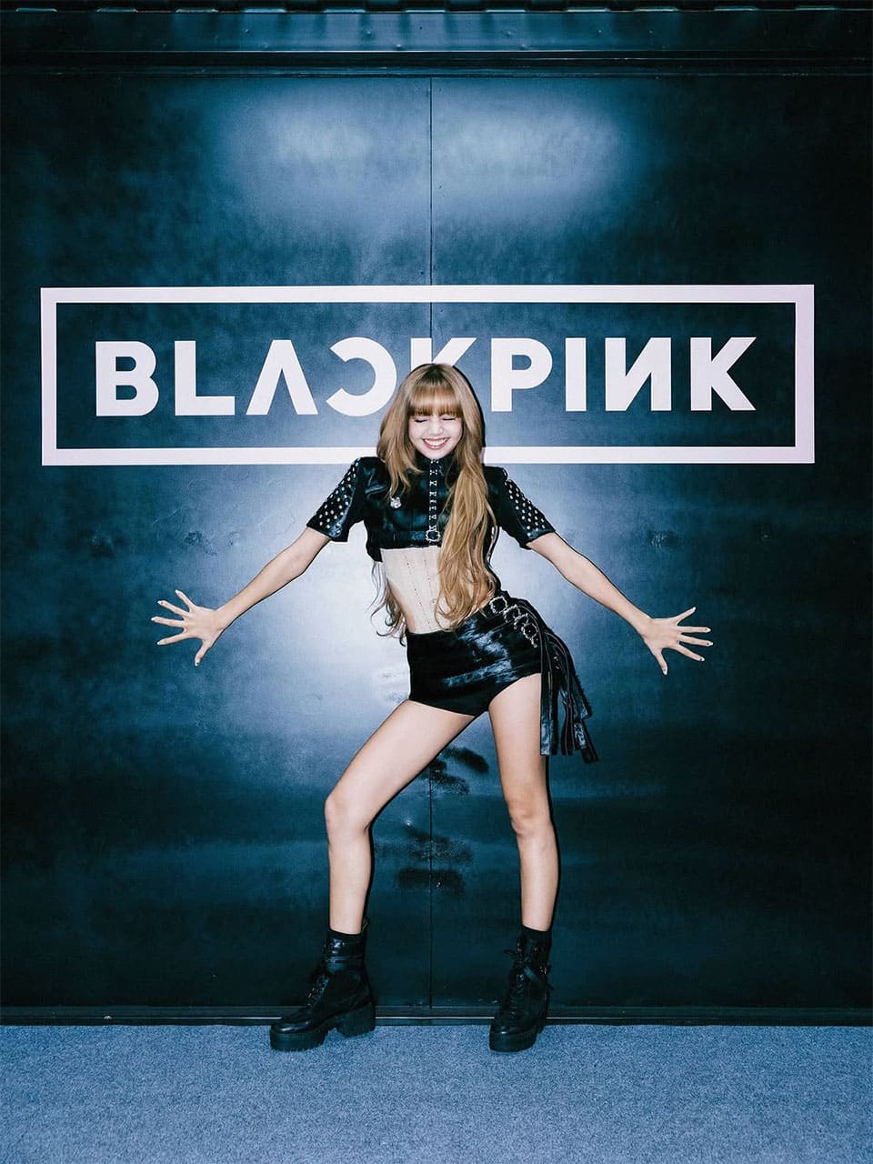 BLACKPINK Lisa Slays on Stage, Melts Hearts Off Stage — The Ultimate ...