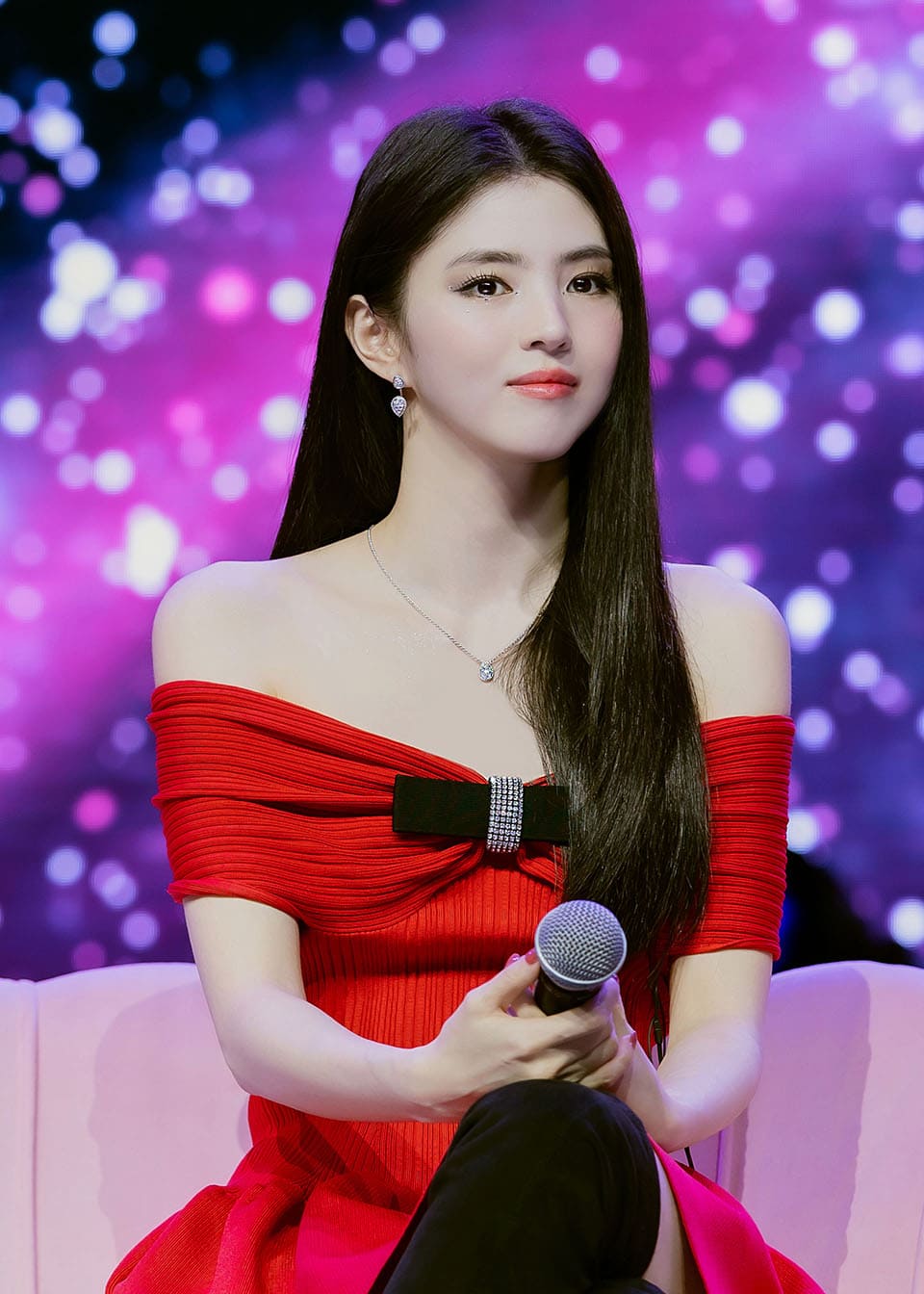 Han So Hee’s Bangkok Fan Meeting—Too Gorgeous to Be Real?