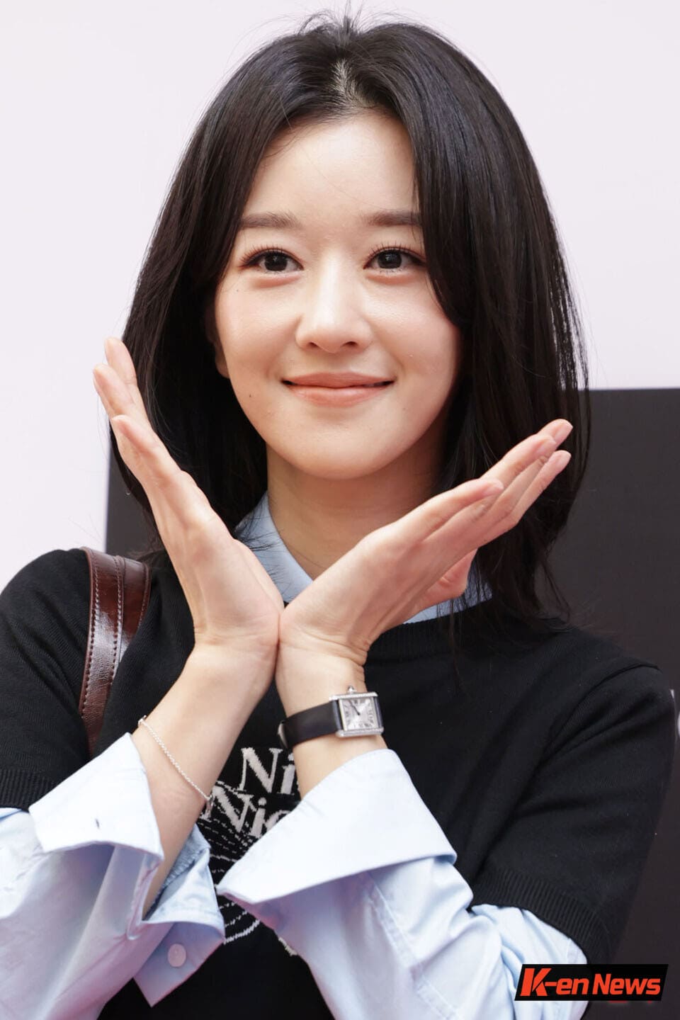 Seo Yea-ji captivates with natural charm and hip style