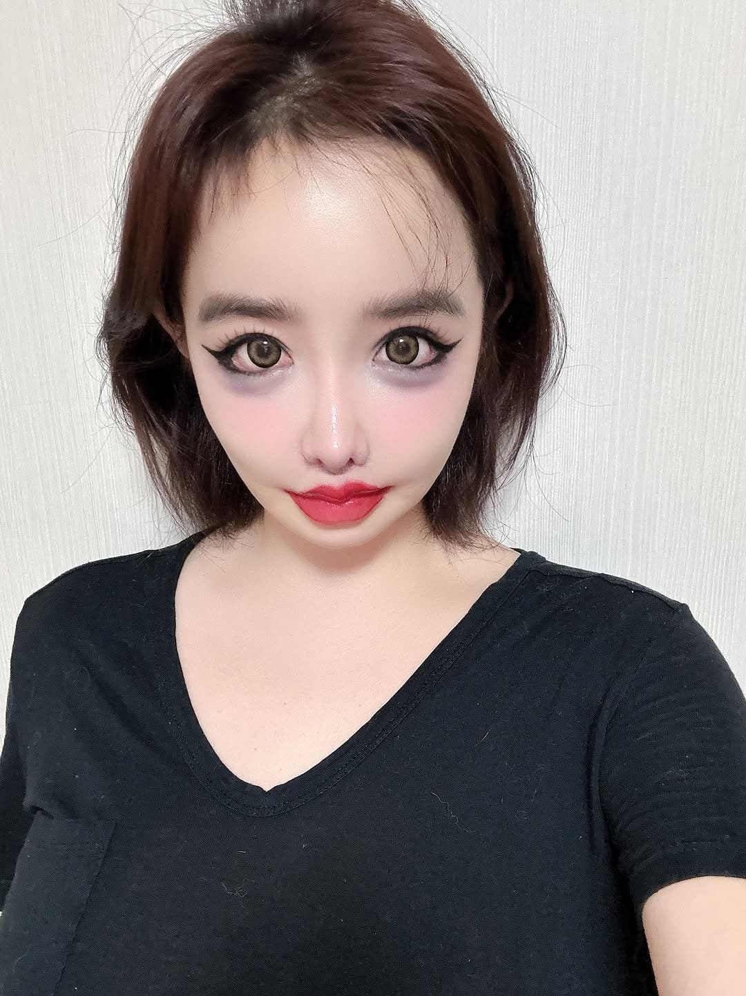 Park Bom Shares New Selfies, Updates Fans After 2NE1 Hiatus