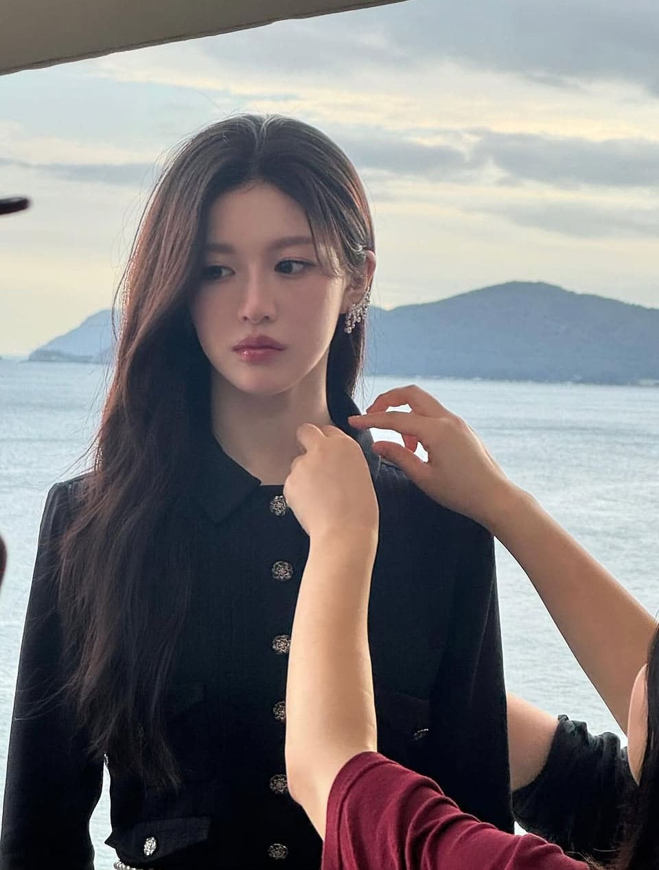 Go Youn-jung Stuns with Elegant Visuals and Playful Charm in Busan