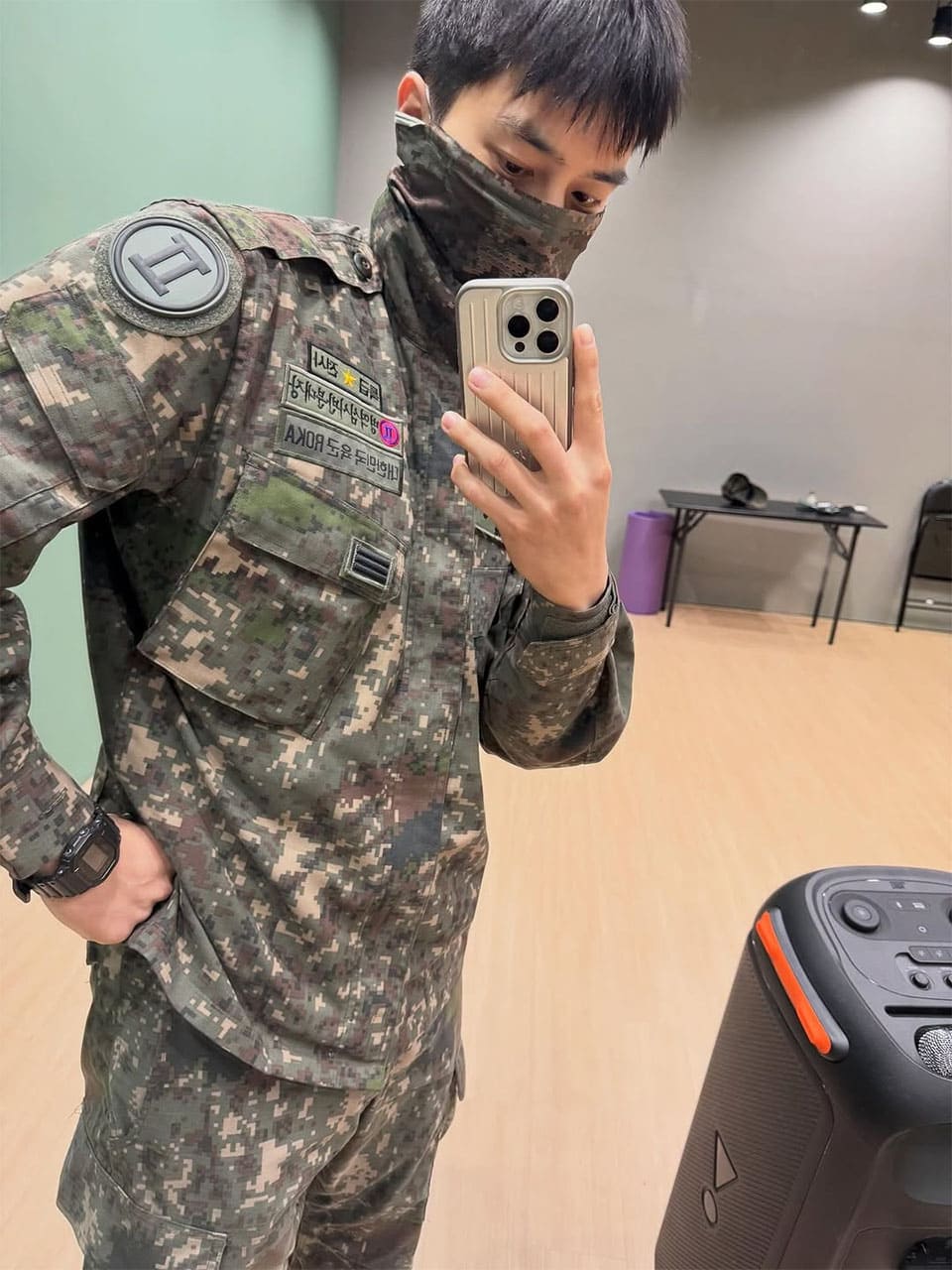 Song Kang Draws Buzz with Post-Military Photos: “Visuals in Full Bloom”