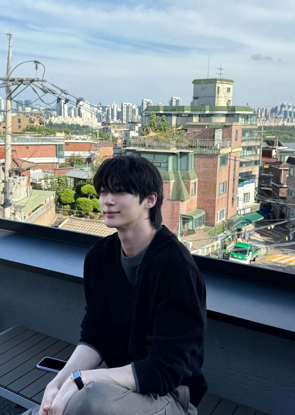 Byeon Woo-seok Shines Effortlessly in New Photos: “His Face Is Glowing”