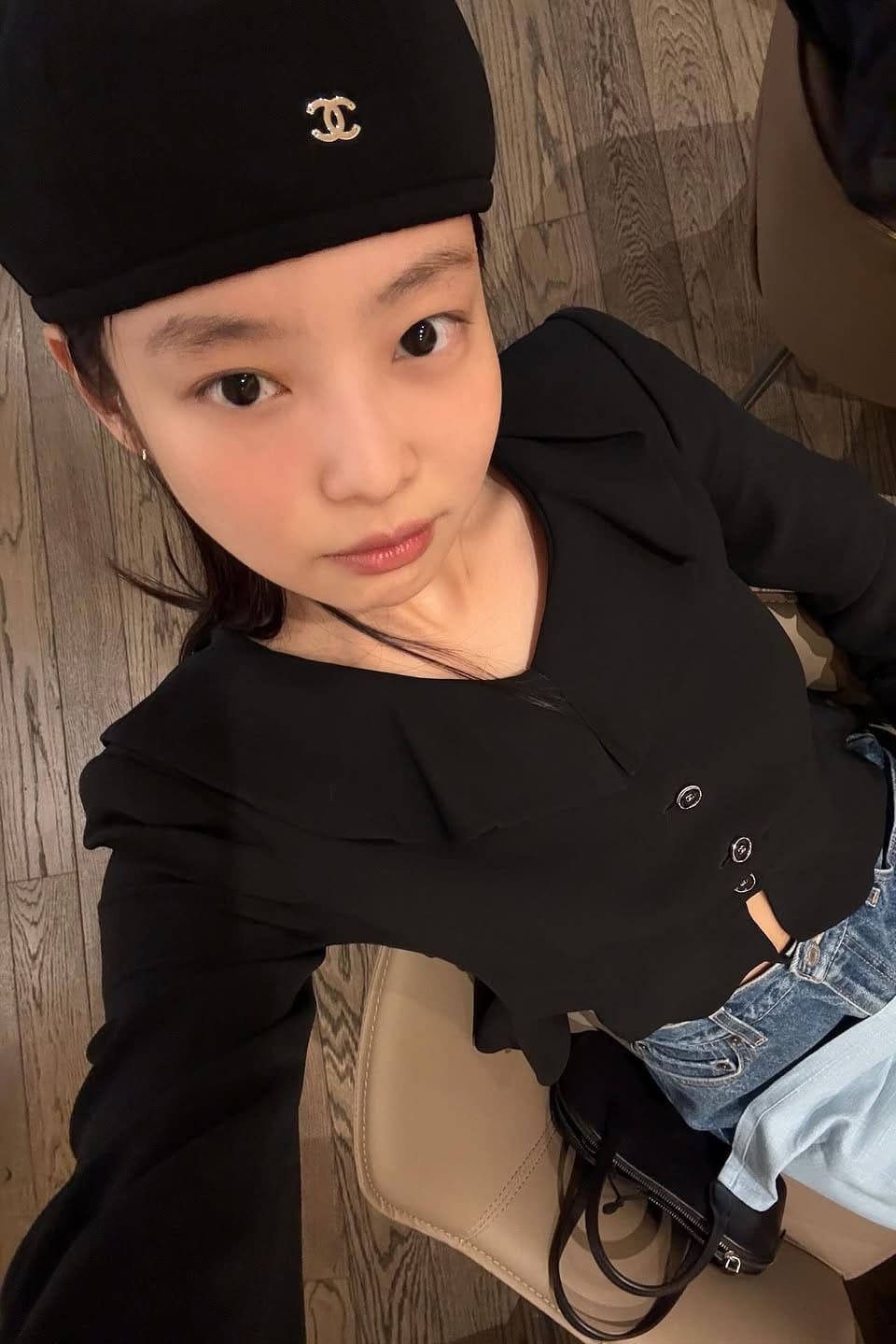 "Who Is He?" Jennie's Shoulder Lean with Mystery Man Sparks Global Buzz