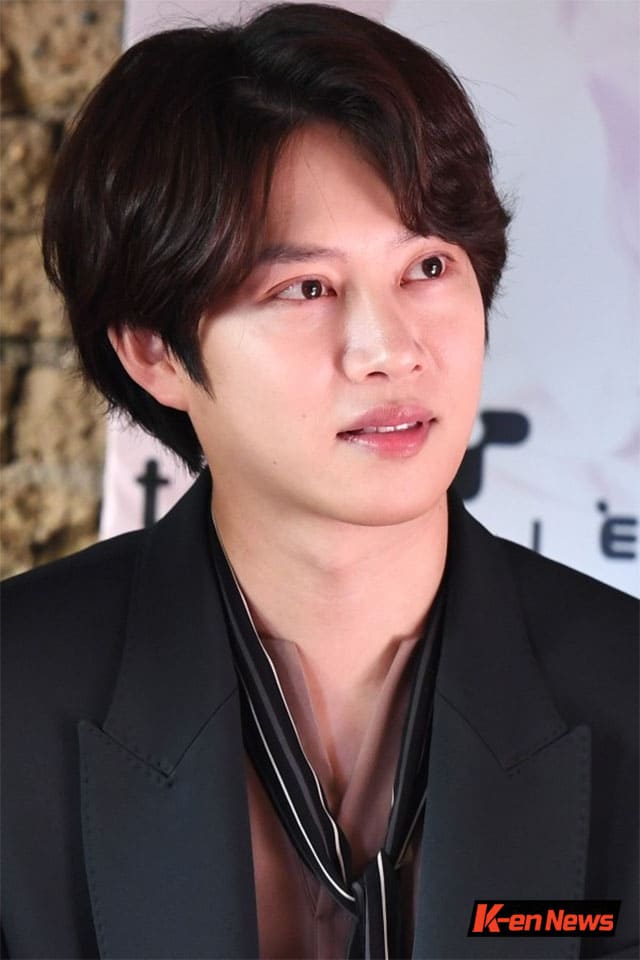 Kim Hee-chul Celebrates 20 Years Since Debut with ₩100 Million Donation ...