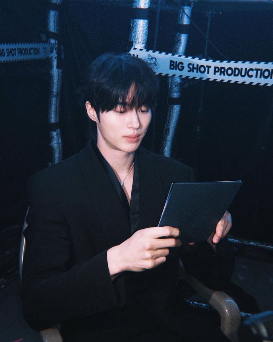 Byun Woo-seok Glows Even with a Cold at 2025 KGMA Stage Appearance