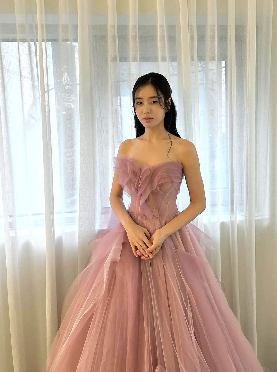 Ahn Eun-jin Stuns with Slimmer Look—Visual Queen Status Renewed