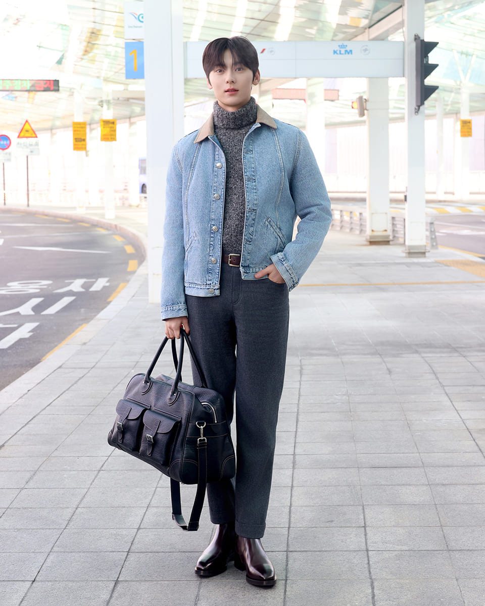 Hwang Minhyun Turns Heads at the Airport with His Killer Visuals