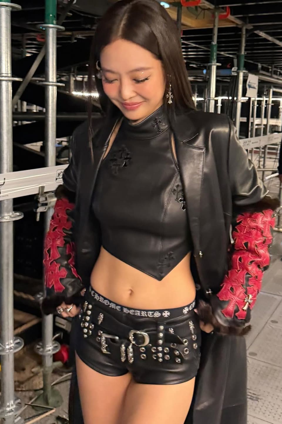 Jennie Flaunts Sagging Style with Lingerie Peek… The Confidence of a 4 ...