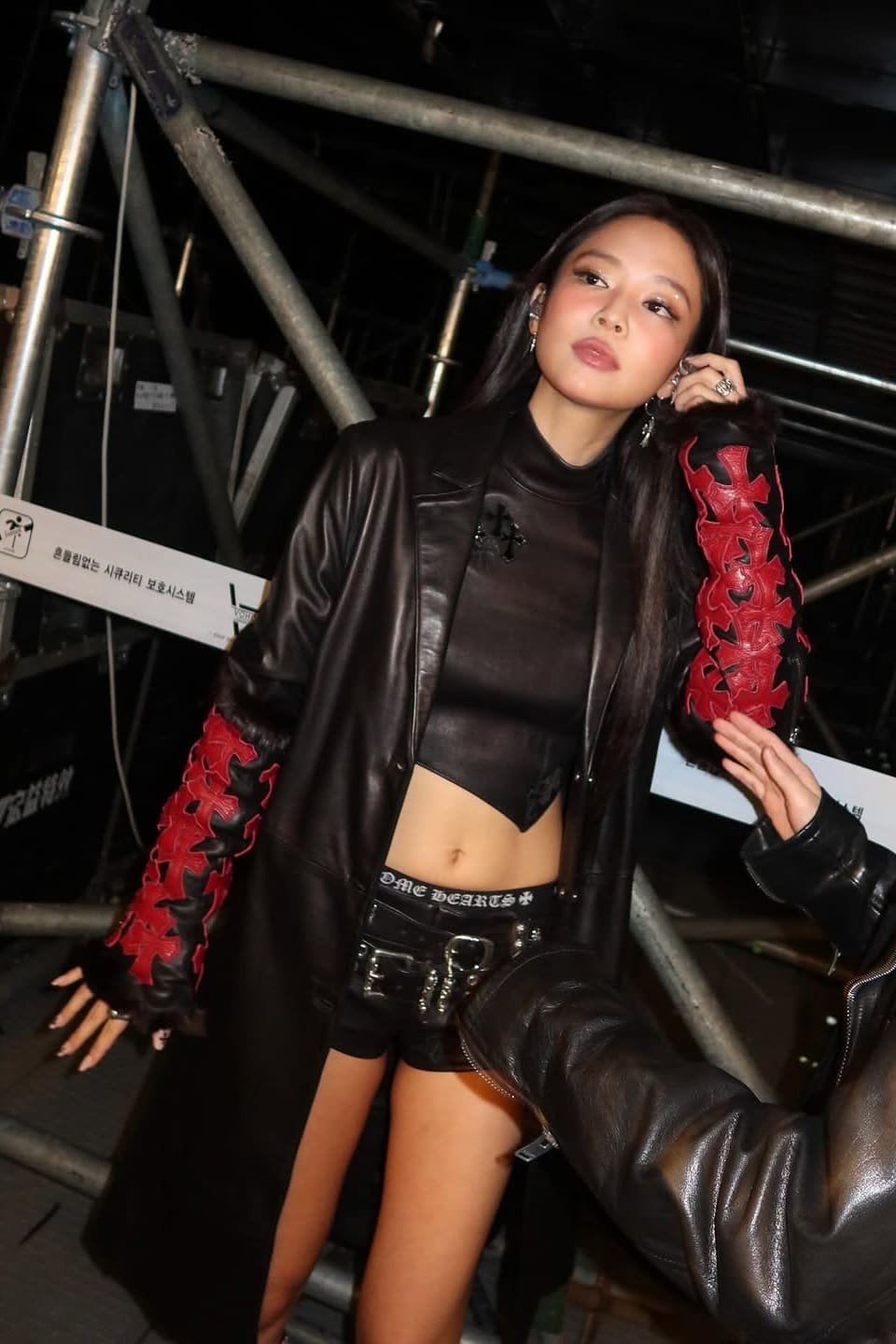 Jennie Flaunts Sagging Style with Lingerie Peek… The Confidence of a 4 ...