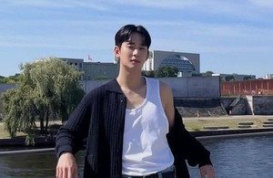 'Pull Up Your Cardigan!' Conjures Up Hong Hae-in's Voice Saying