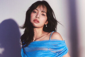 BLACKPINK's Lisa Unveils Alluring Photoshoot 'Overwhelming Visuals'