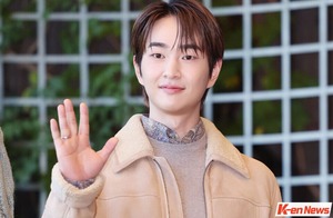 SHINee Onew Captivates with His Signature Smile