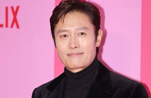 ‘Front Man’ Lee Byung-hun’s Sweet Smile