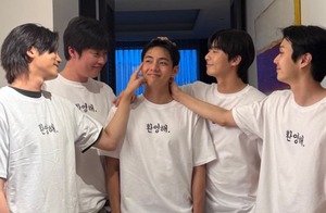 BTS V Reunites with 'Wooga Squad' Right After Discharge—Matching ...